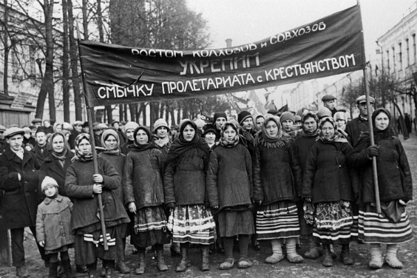 Smychka – The Russian Reader